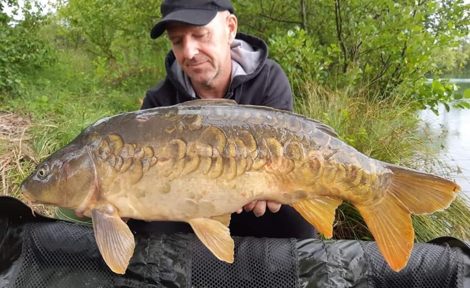 Authentic Fishing - TOP 17 acre carp fishing venue with 70lb+ carp
